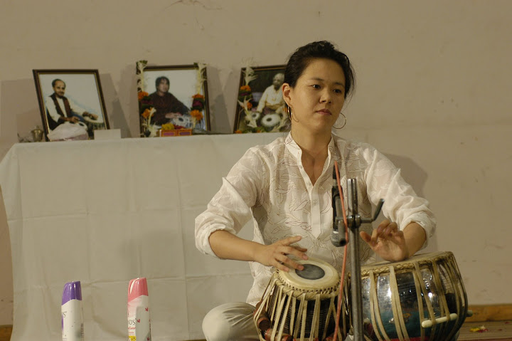 Korean Female Tabla Player | Pictures of Tabla, Tabla Maestros and More
