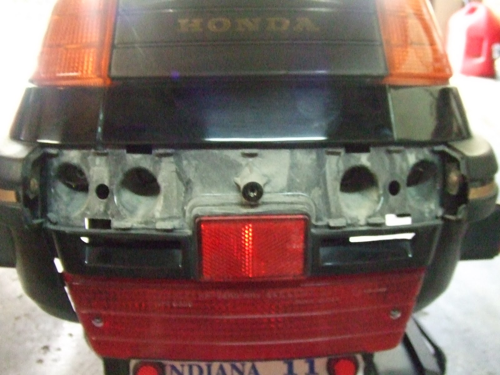 Honda Elite Scooters: How to: remove the rear body panels