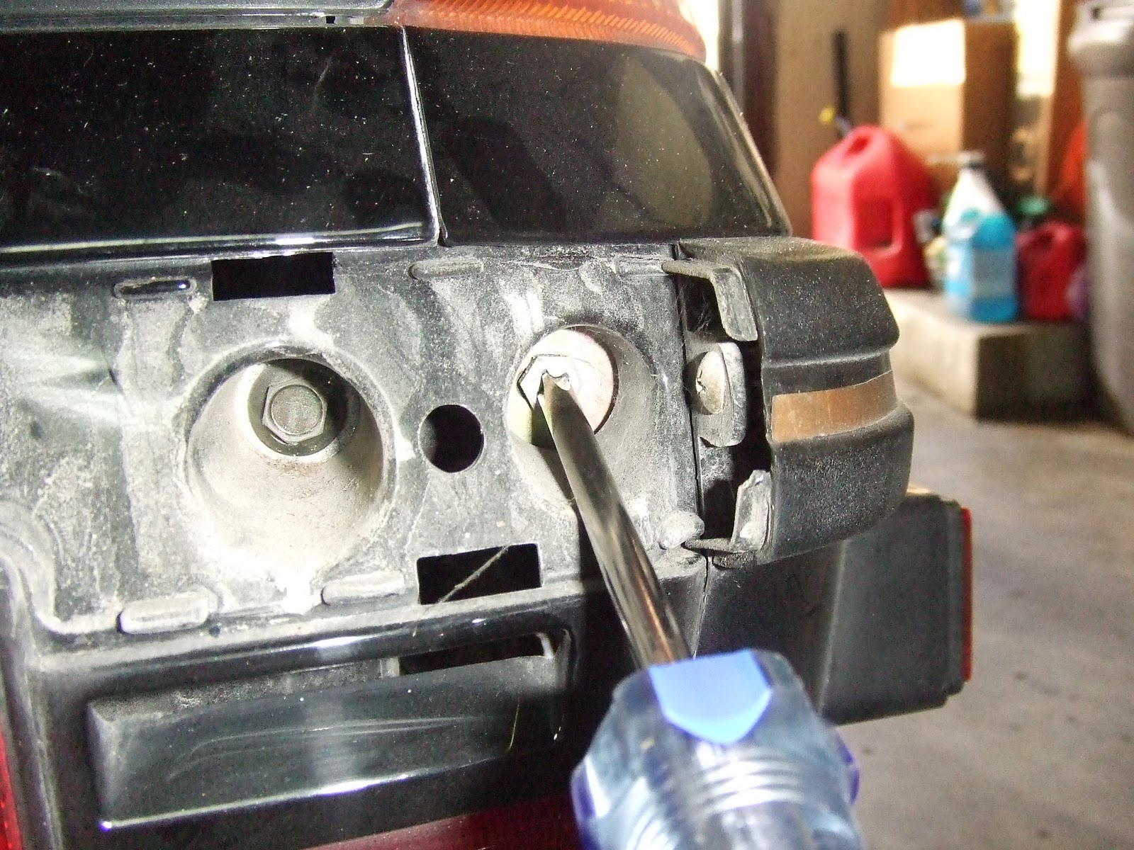 Honda Elite Scooters: How to: remove the rear body panels