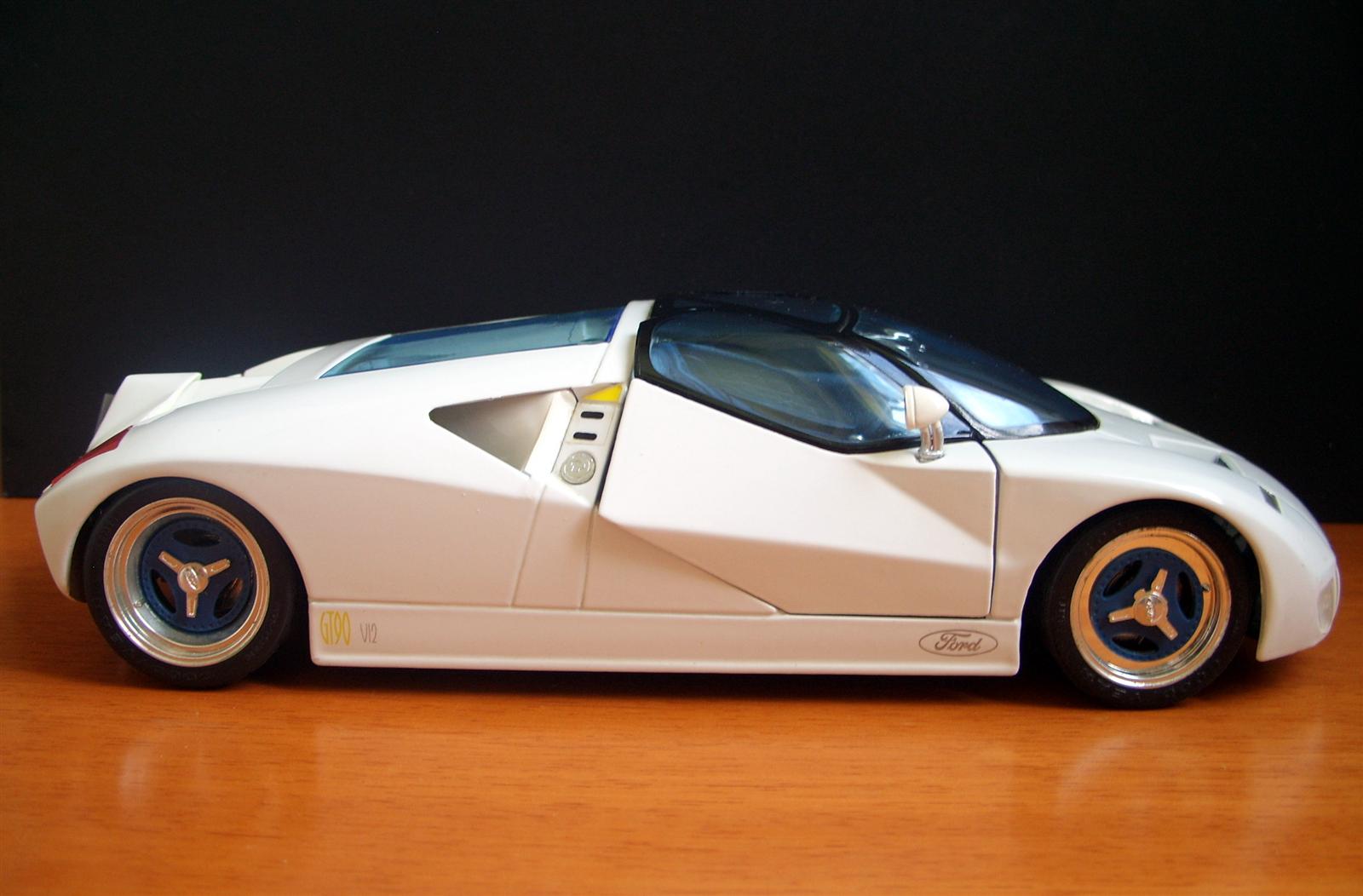writeme: Ford GT90 - 1/18 - Maisto