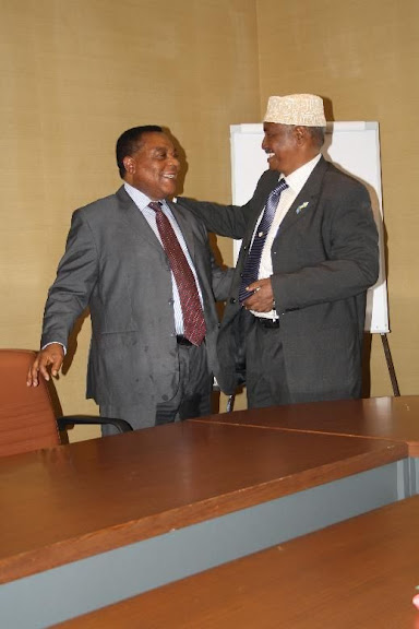 President faroole meet US.UN.AU in jabuuti - SomaliNet Forums