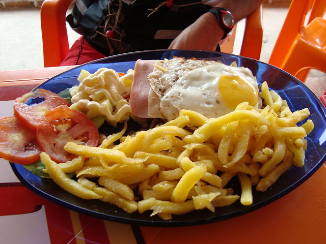 O Maravilhoso Chivito Uruguaio | Vitortrotamundo