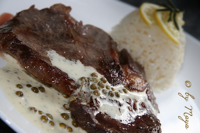 Maya's World: Antricot de vita cu sos de piper verde