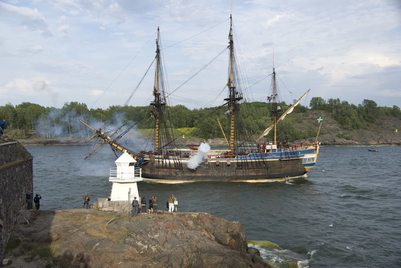 18th Century East India merchant ship and a prince - PentaxForums.com