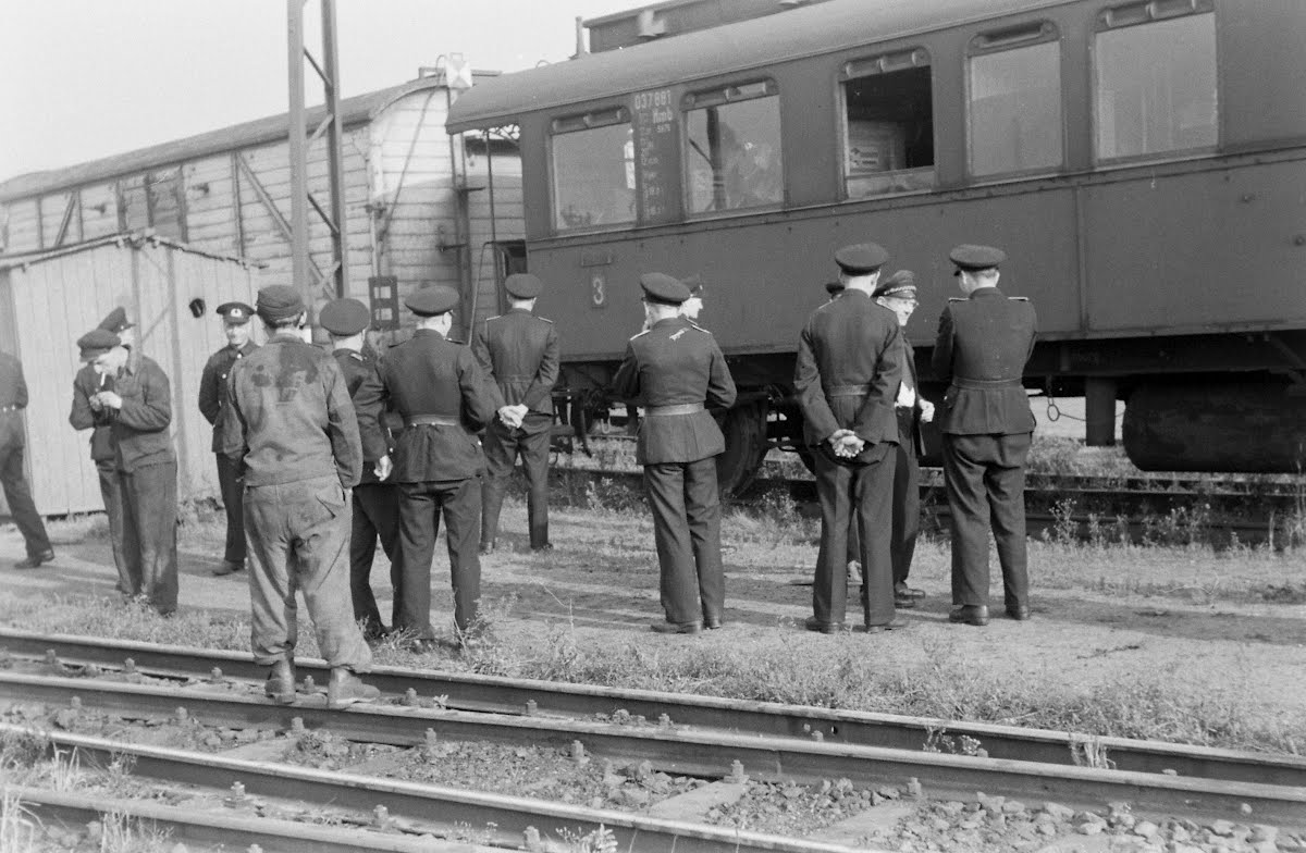 Exodus, 1947-Jews (Camps, Train Scenes) - Walter Sanders — Google Arts ...