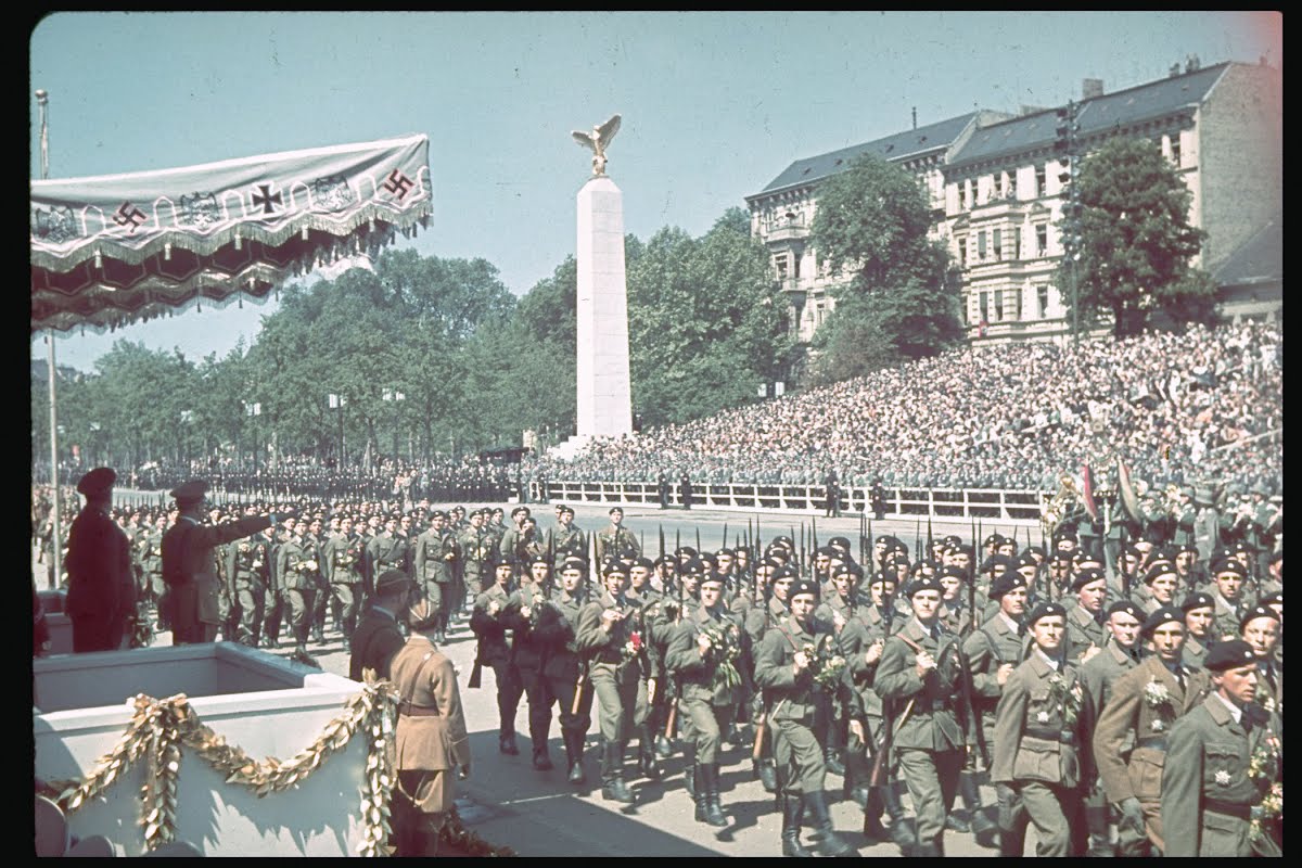 Hitler/Jaeger File - Hugo Jaeger — Google Arts & Culture