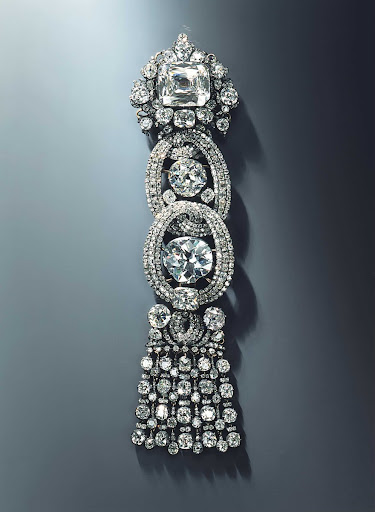 Diamond epaulette garniture with the Saxon White diamond - Christian ...